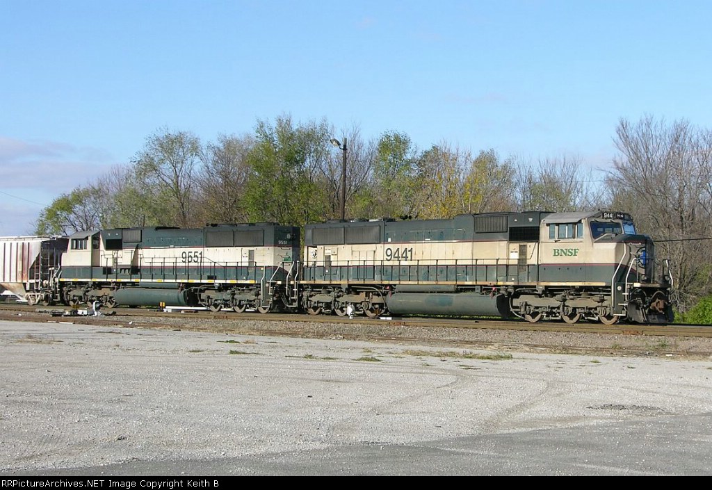 BNSF 9441 and BN 9551